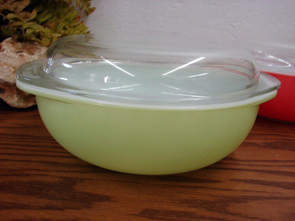 Vintage PYREX 024 Lime Green 2 Qt Round Casserole w/ Matching Lid - Moose-R-Us.Com Antiques ...