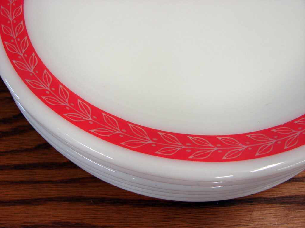 Vintage PYREX Red Laurel Leaf 9" Plates Set/6 Tableware - Moose-R-Us ...