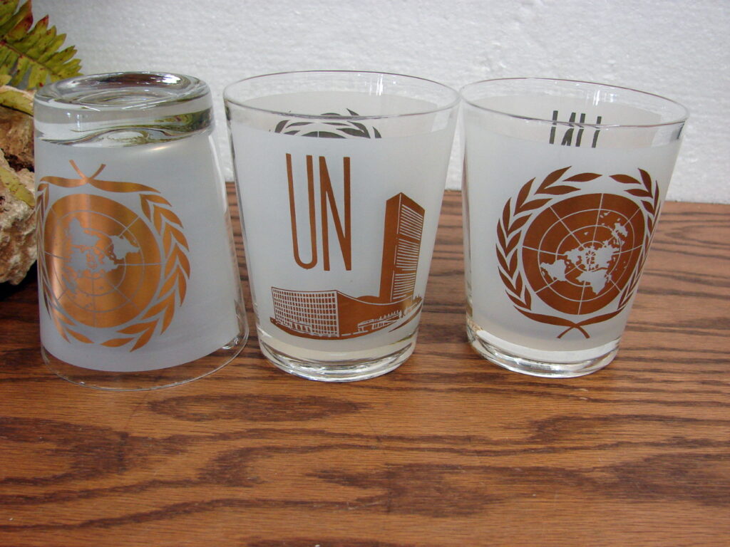 Vintage United Nations UN White Gold Highball Old Fashion Glasses Set/5 ...