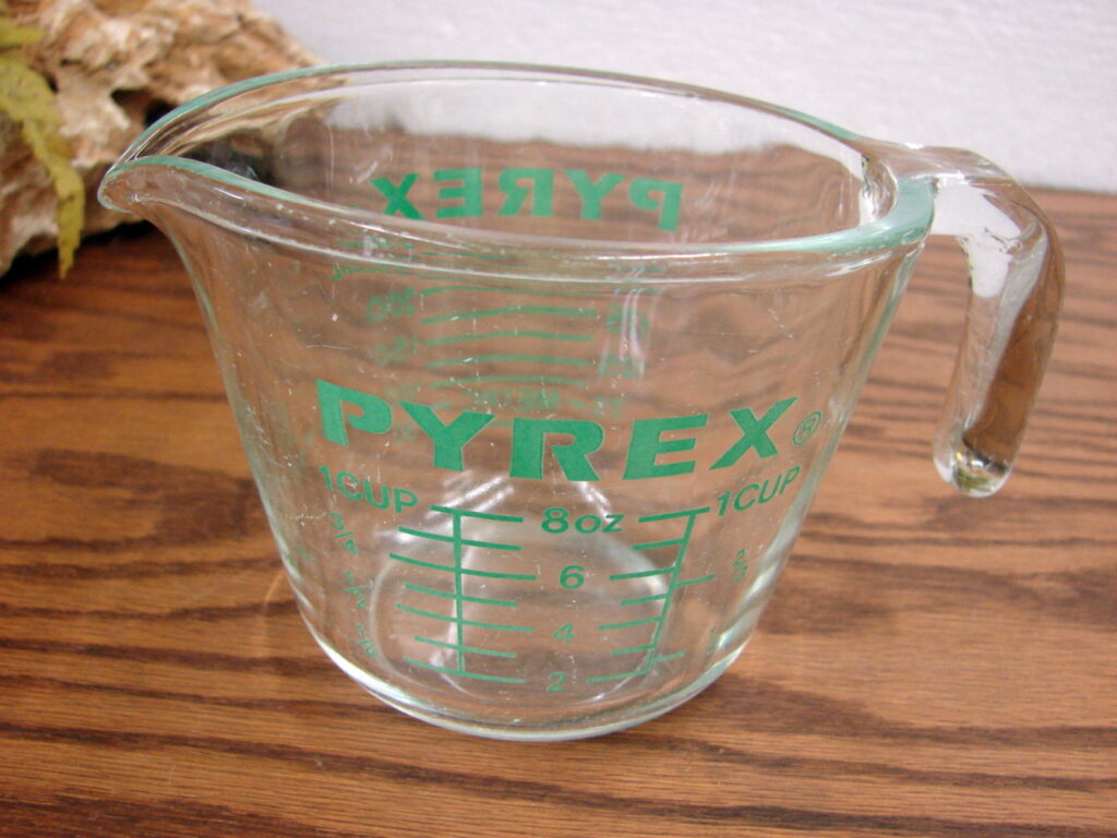 Vintage PYREX 1 Cup Green Letter Glass Measuring Cup w/ Spout - Moose-R ...