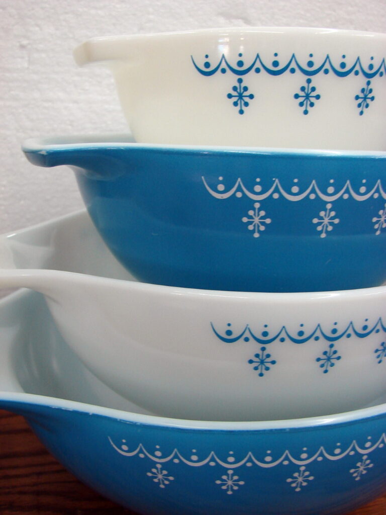 Choice of Vintage PYREX Blue Snowflake Garland Bowl Set Casserole ...