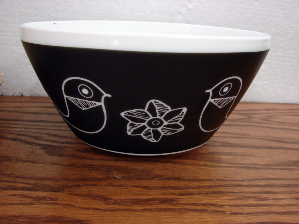 Vintage Charm Inspired PYREX Black White Birds of a Feather 10C 2.3L ...