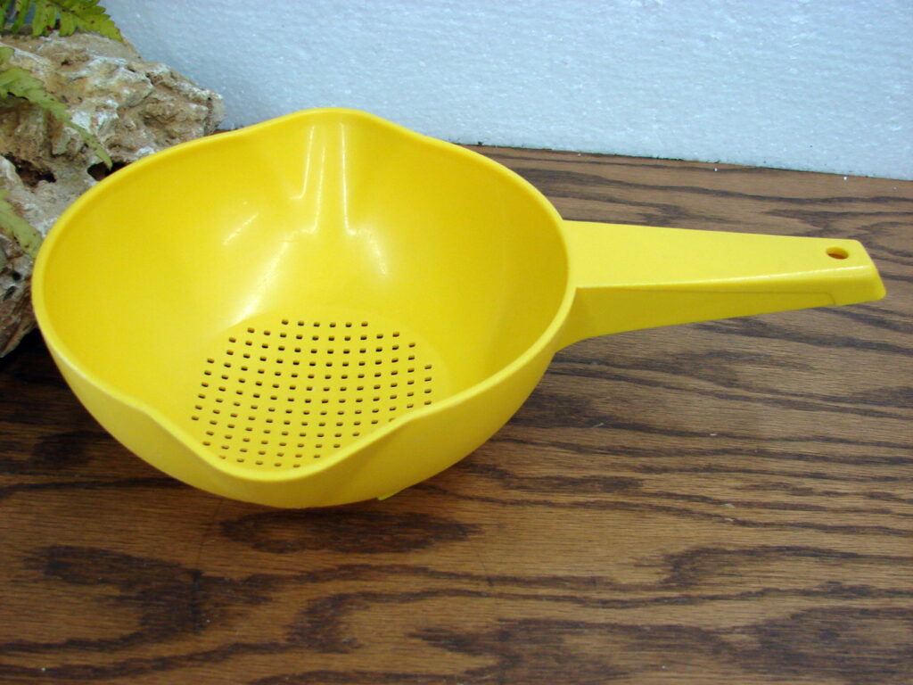Vintage Tupperware #1200 Yellow Colander Strainer 1 Quart - Moose-R-Us ...