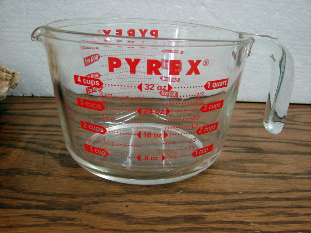 Vintage PYREX 4 Cup 32 oz 1 Quart Measuring Cup Pitcher Red Print ...