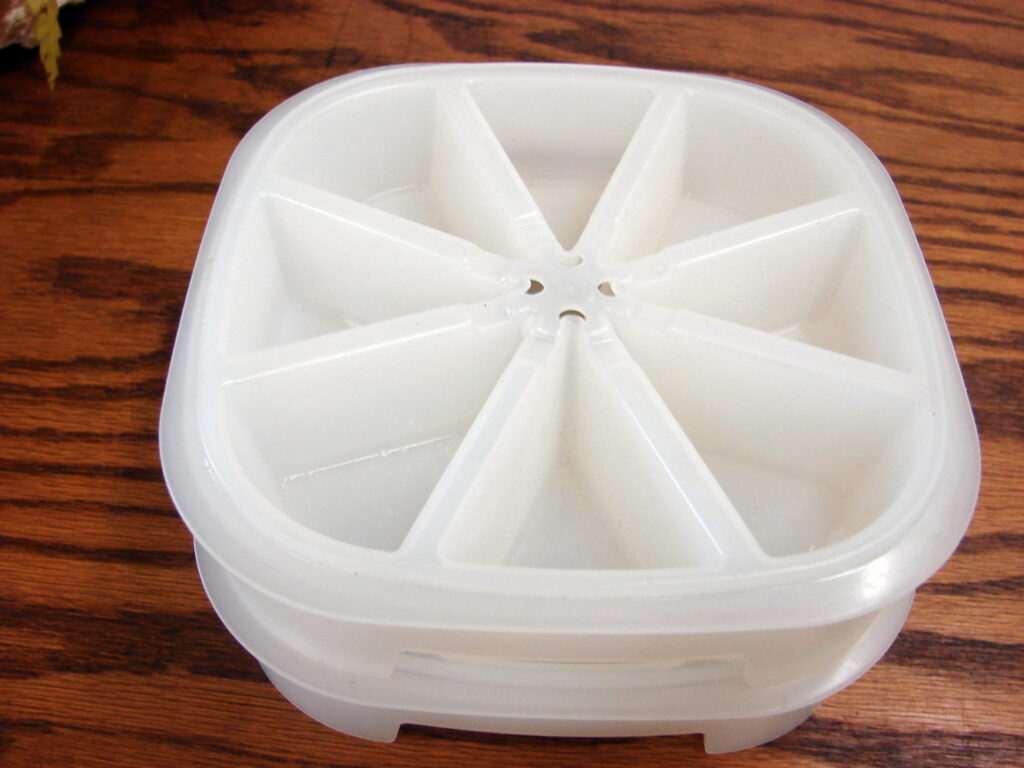 Vintage Tupperware Wedge Triangle #1468 Ice Cube Tray - Moose-R-Us.Com ...