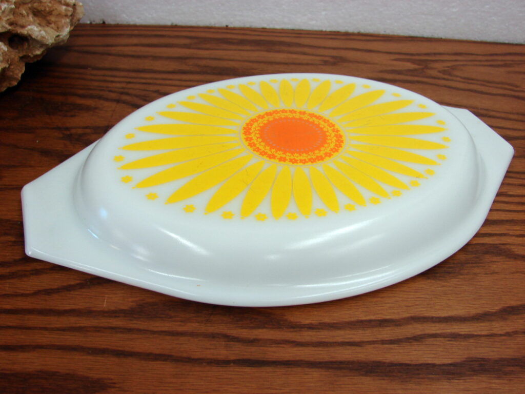 Vintage PYREX Yellow Daisy Sunflower Lid For 2 1/2 Qt Oval Casserole ...