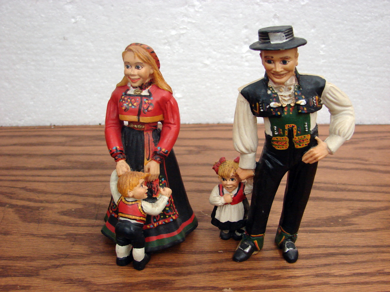 Set/2 Vintage Retired Candy Design Norway Figurine Carl Larsson Couple ...